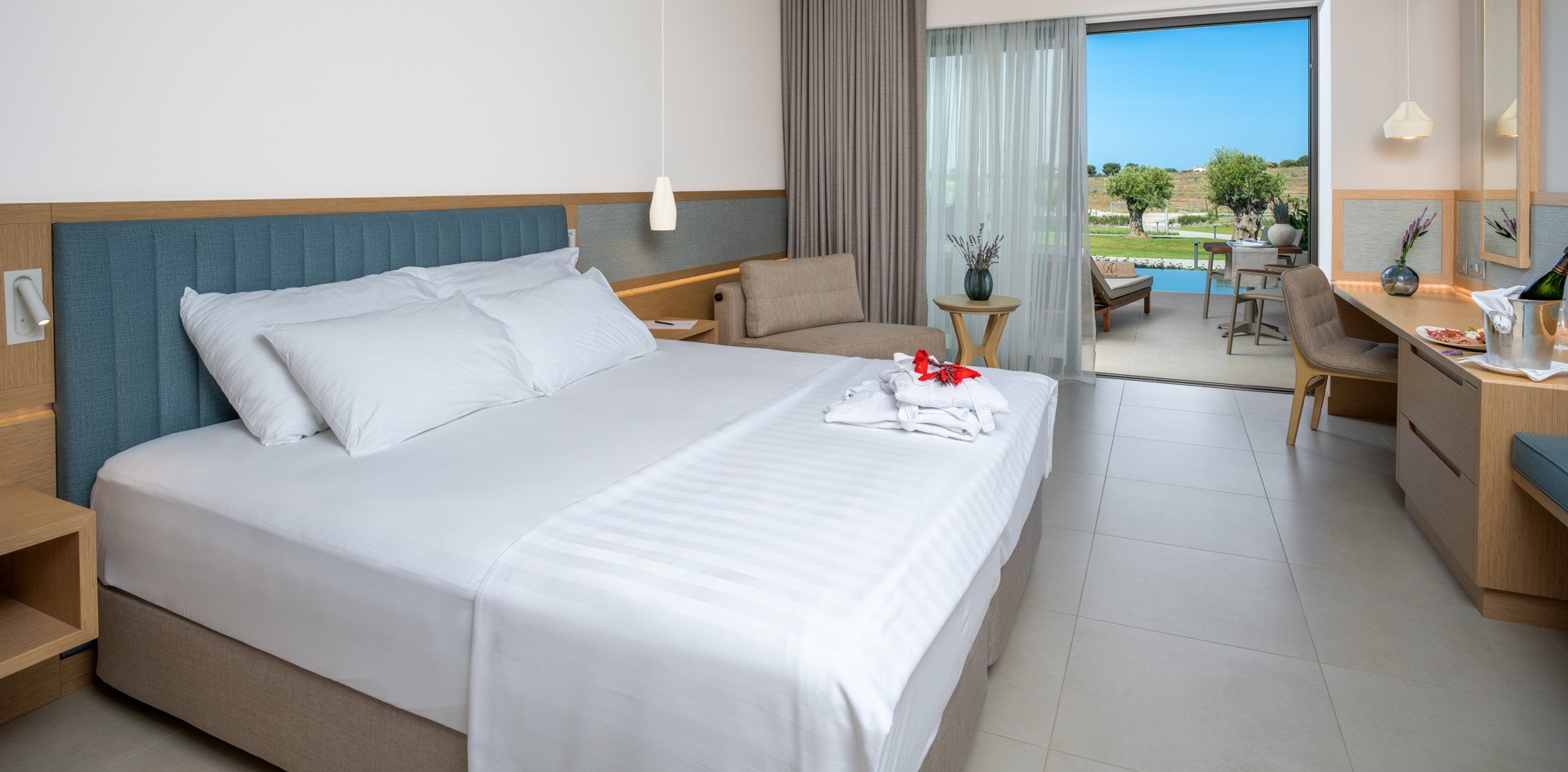 Deluxe Room Lateral Sea View Private Pool | Accommodation in Chalkidiki
